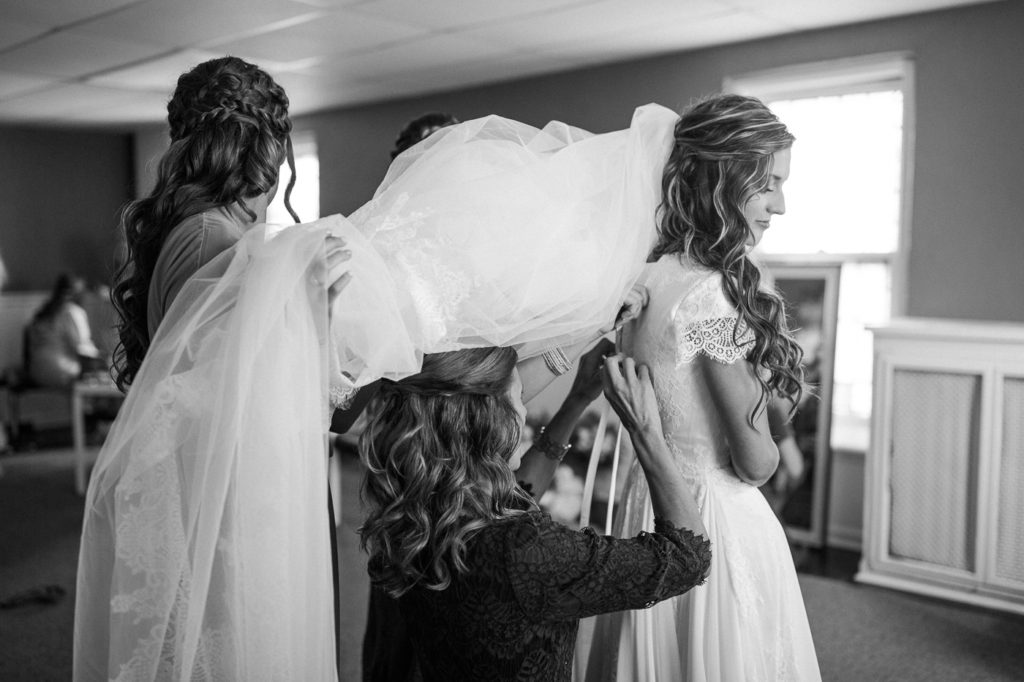 Jeremiah + Allison // Marion Avenue Church + Central Park | Emily Mitton